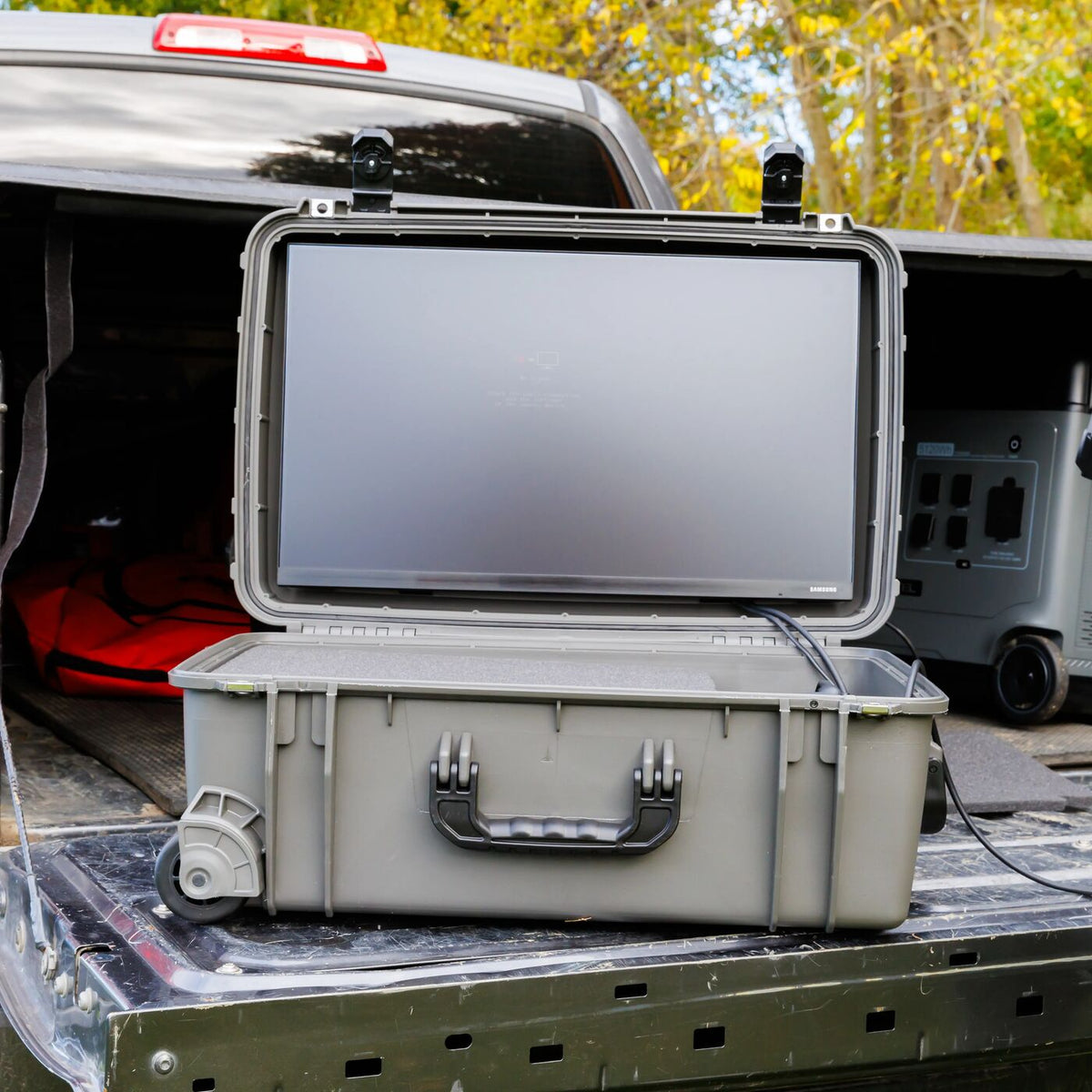 24" Monitor in Hardshell Case w/ Battery